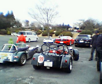 ↑写真に写ってる車が今回の参加者です