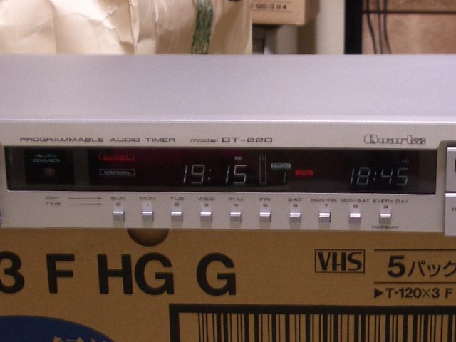 AKAI DT-220